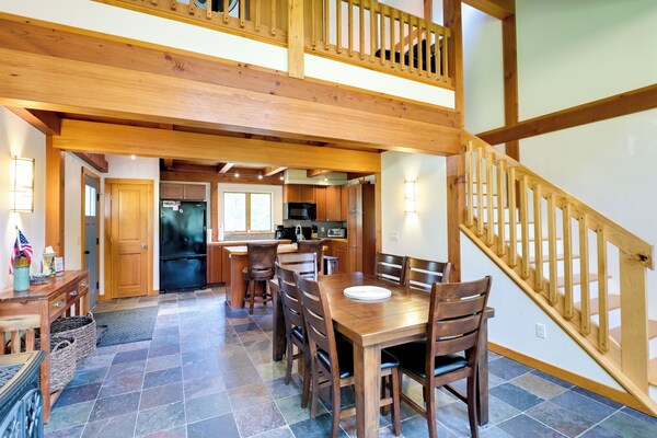 Waterfront Deer Isle Retreat W/ Fire Pit! - Stonington, ME