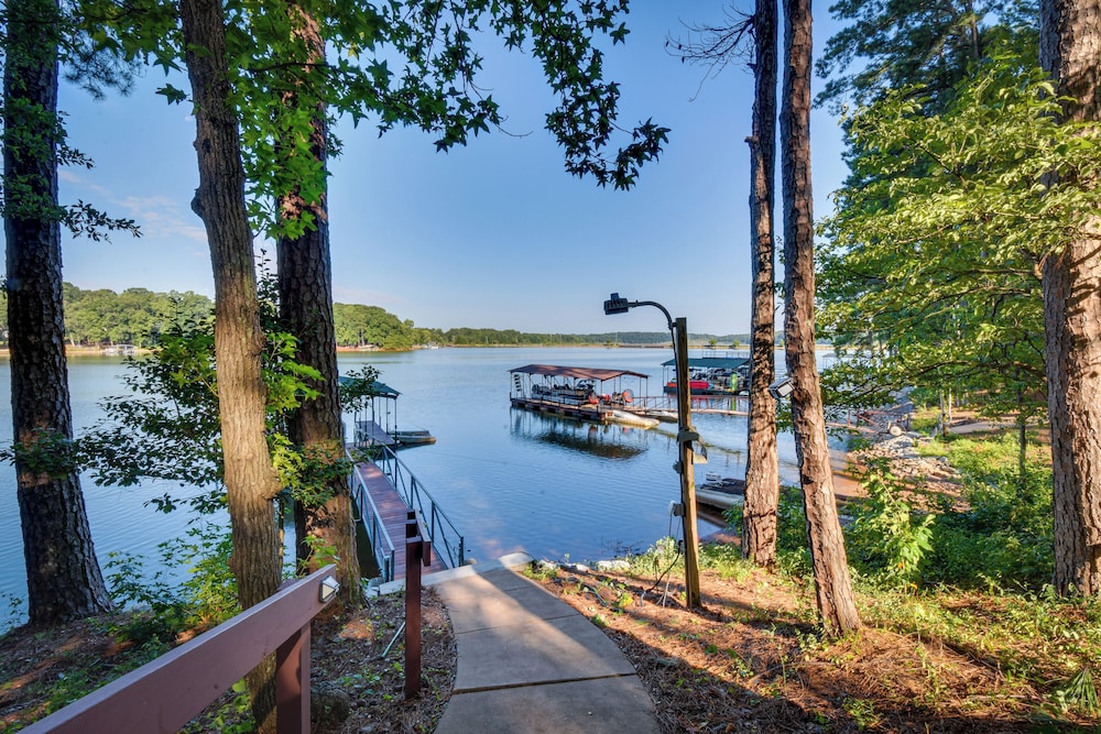Waterfront Lake Hartwell Vacation Rental W/ Dock! - Lake Hartwell