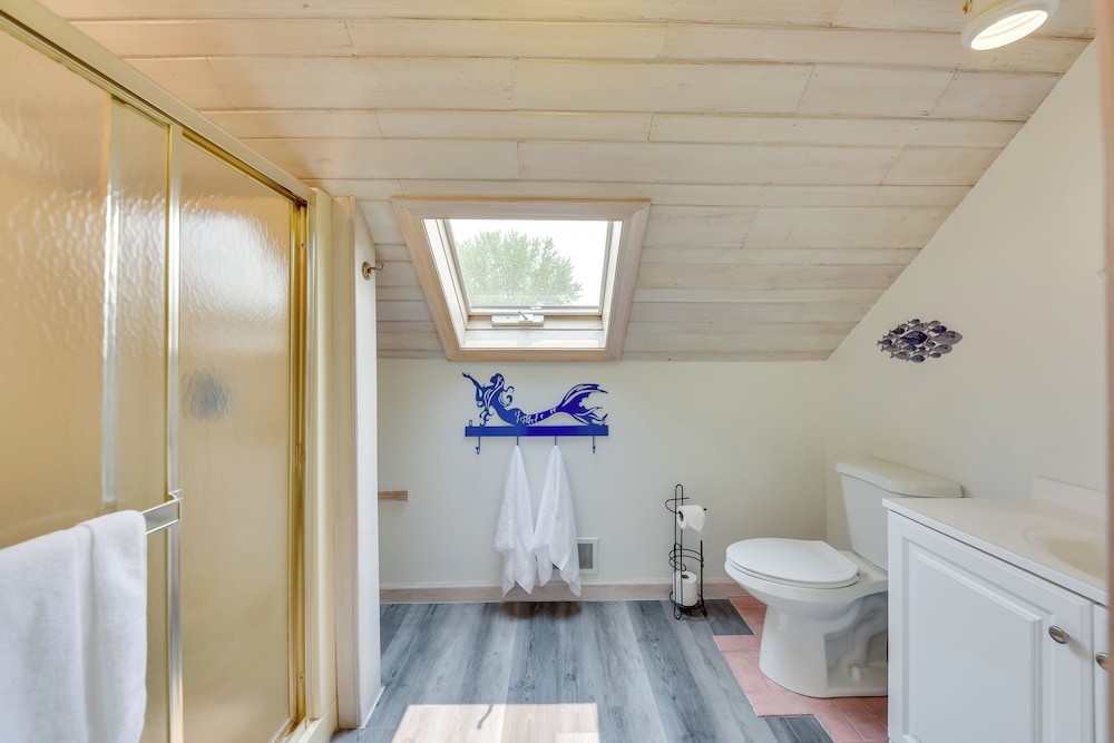 Pistakee Lake Estate W/ Boat Dock & Hot Tub! - Illinois