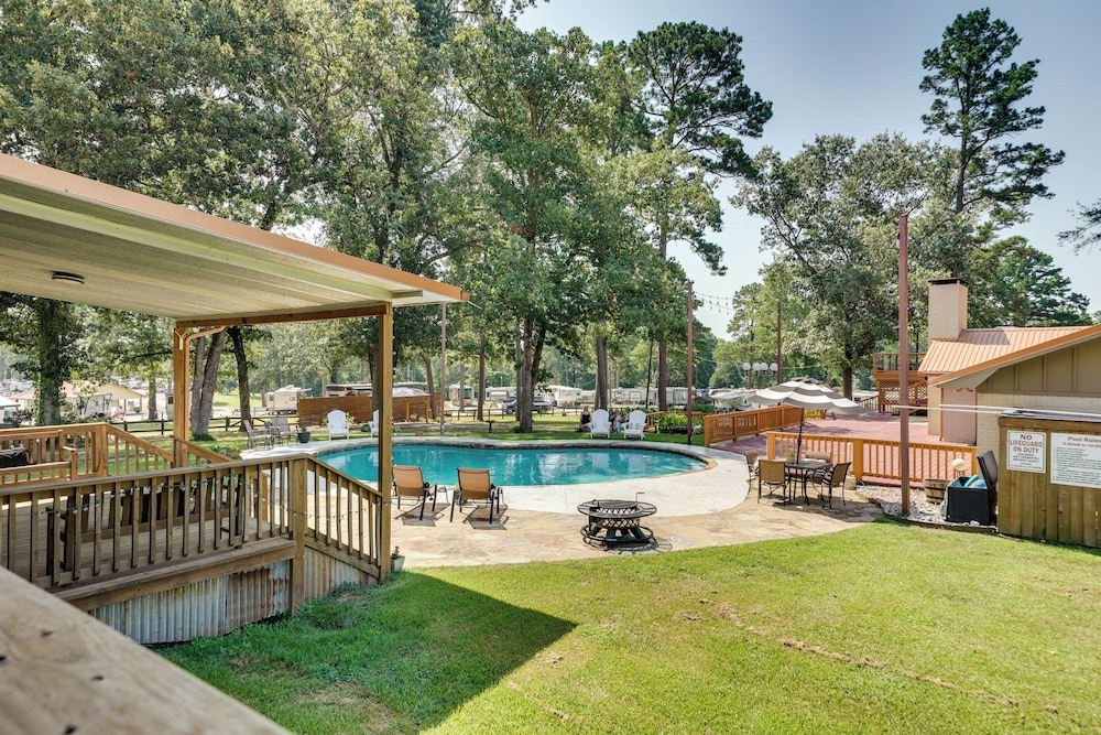 Charming Texarkana Home: Lake & Pool Access! - Texarkana, TX