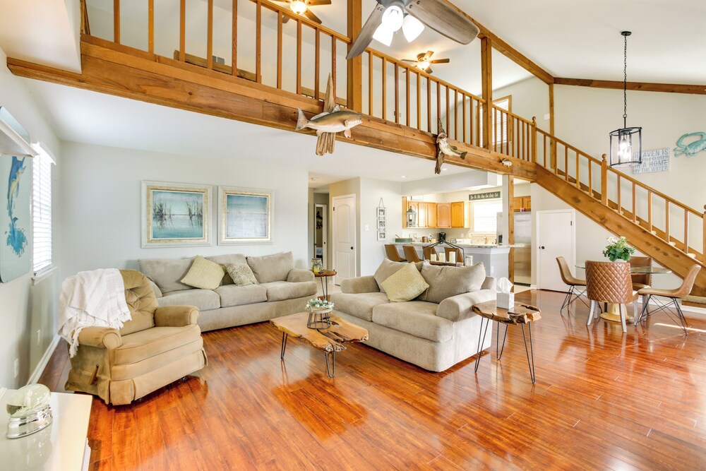 Bayou Bliss: Barataria Waterfront Getaway W/ Dock! - Lake Salvador, LA