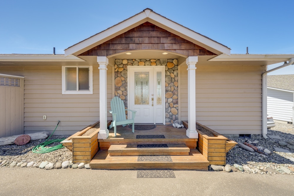 Stunning Home In Coupeville W/ Deck + Beach Access - Port Townsend, WA