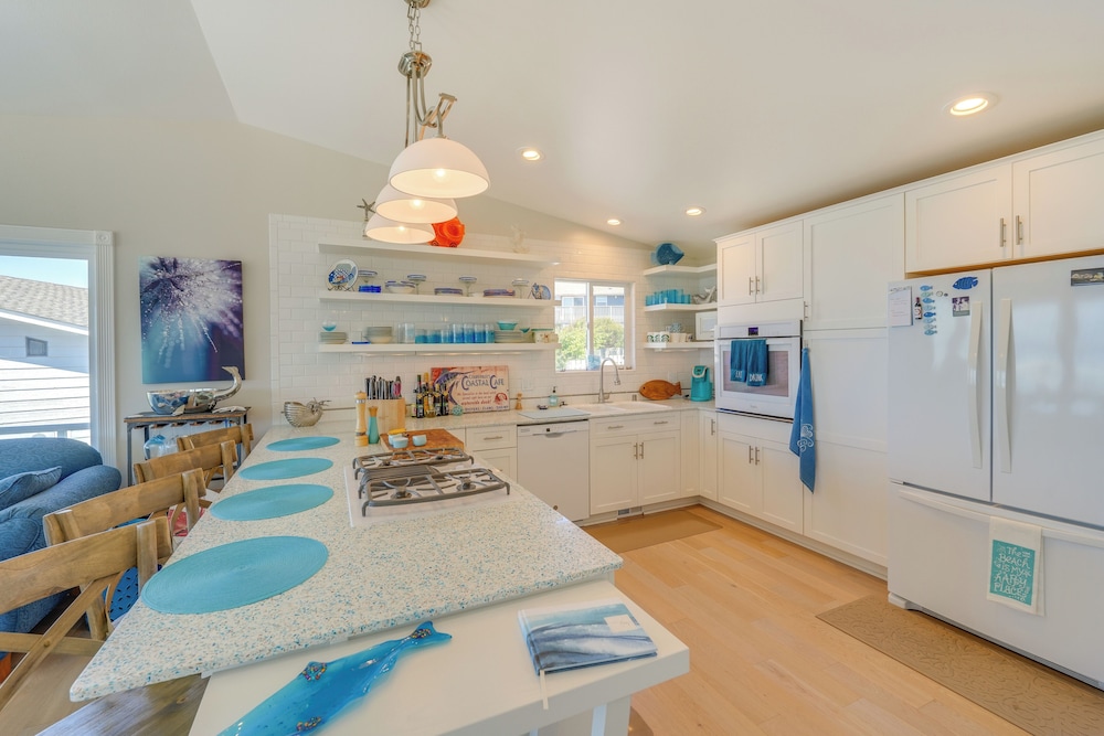 Stunning Home In Coupeville W/ Deck + Beach Access - Whidbey Island, WA