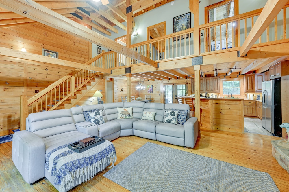 Scenic Blue Ridge Cabin Rental W/ Resort Amenities - Sapphire, NC
