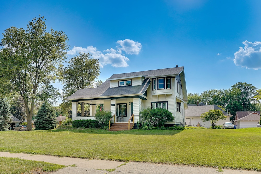 Sioux Center Home Near Dordt University - Iowa