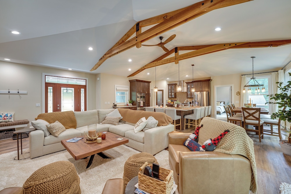 Waterfront Michigan Getaway W/ Private Dock - Manistee, MI