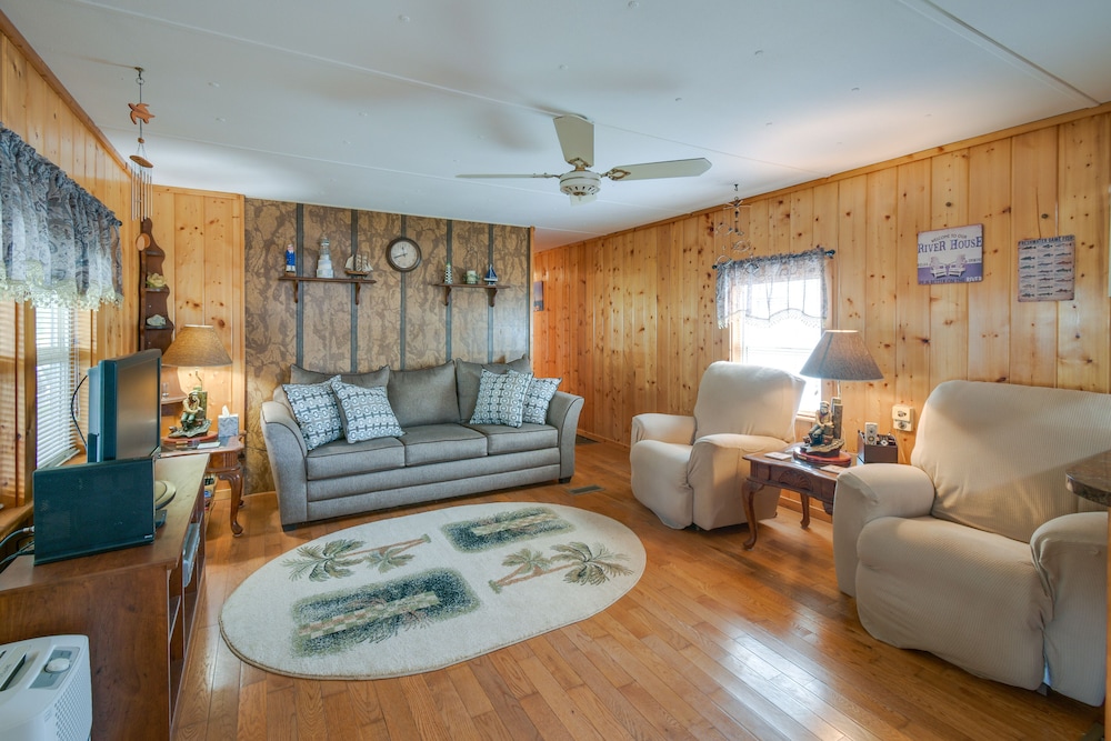 Satsuma Home W/ Fire Pit + Dunns Creek Access! - Lake Broward, FL