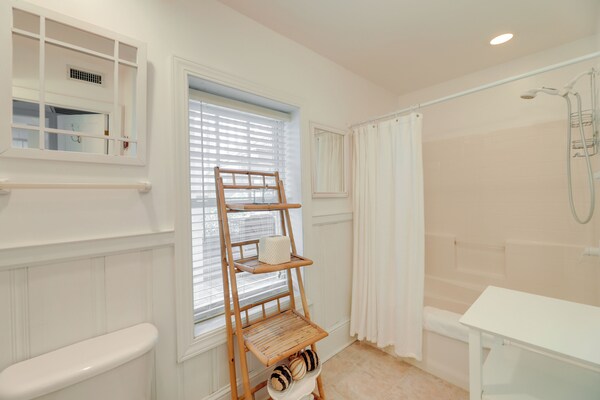 Atlantic Beach Condo - Walk To Beaches! - Beaufort, NC