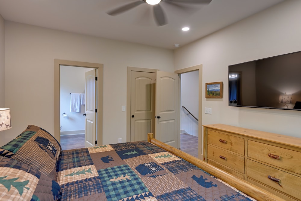 Hot Tub & Fire Pit: Blue Ridge Mtn Cabin! - Franklin, NC