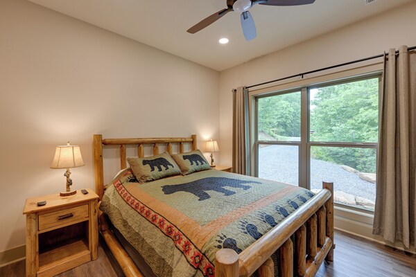 Hot Tub & Fire Pit: Blue Ridge Mtn Cabin! - Franklin, NC