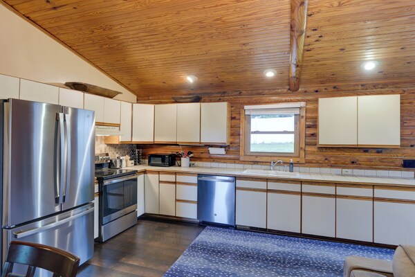 Cozy Brookville Home W/ Fire Pit & Deck! - Whitewater Memorial State Park, Liberty