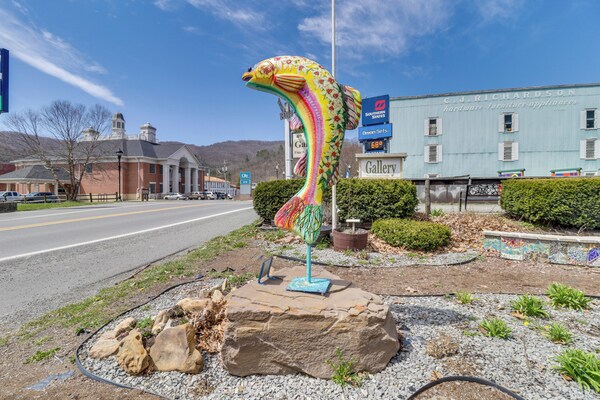 Cozy Marlinton Vacation Rental: Downtown Location! - Beartown State Park, Renick