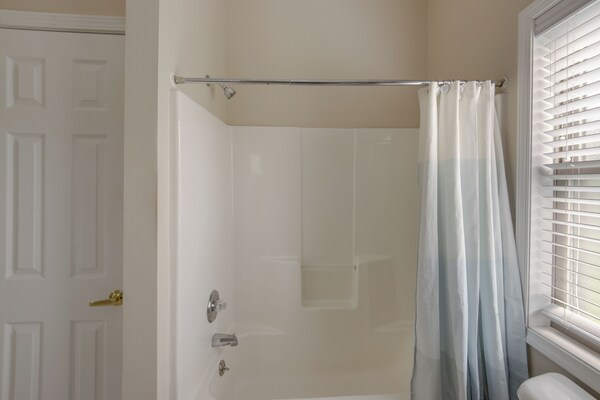 Waterfront Jackson Vacation Rental On Olcott Lake! - Brooklyn, MI