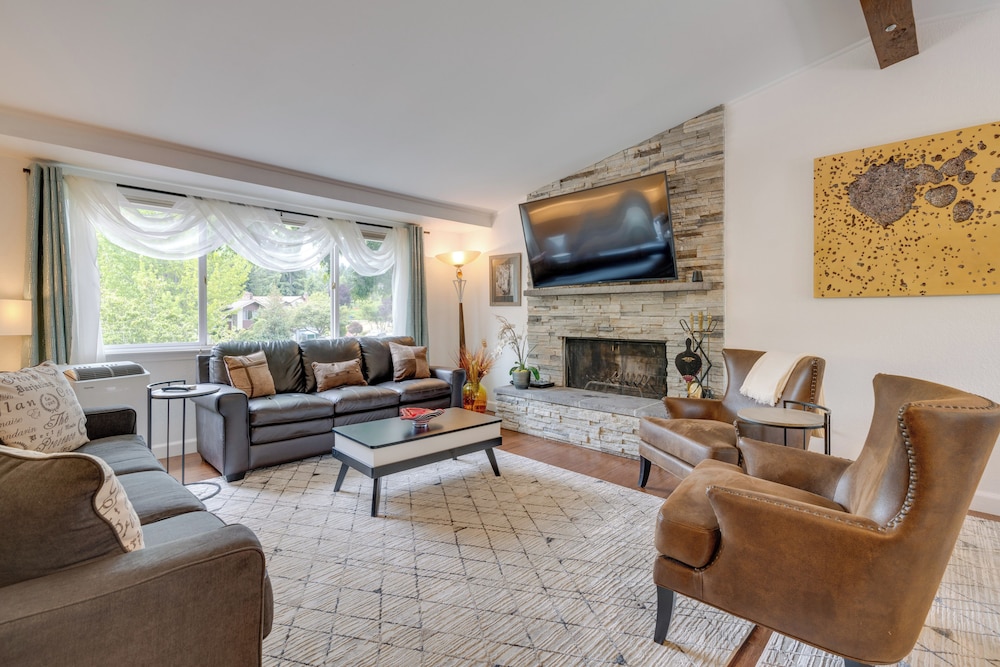 Kenmore Retreat W/ Shared Hot Tub - 1 Mi To Lake! - Lynnwood, WA