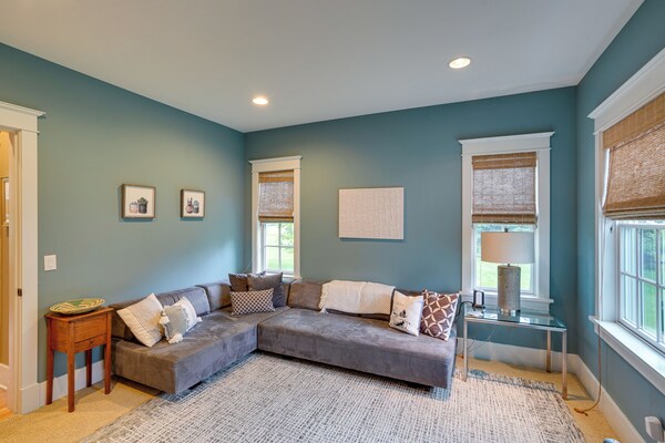 Stockbridge Retreat W/ Pool & Hot Tub! - Lee, MA