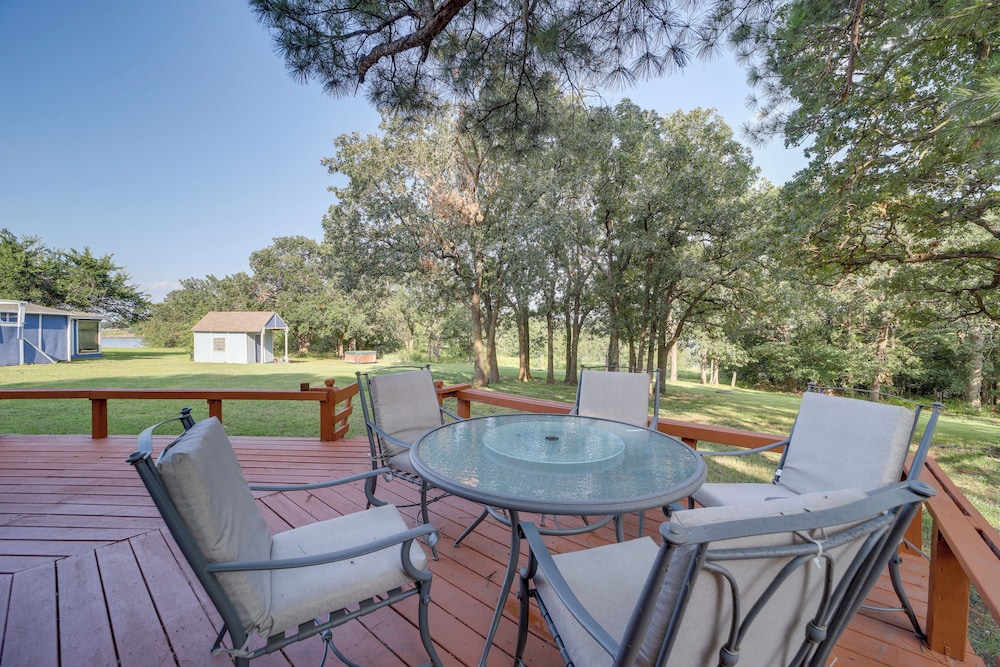 Waterfront Keystone Lake Gem: Private Dock, Kayaks - Heyburn Lake, OK