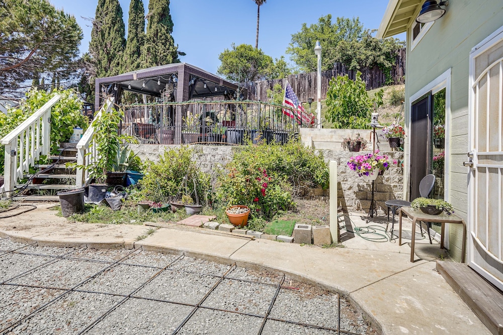 Lush Vallejo Cottage - 20 Mi To Napa Wineries - Vallejo, CA