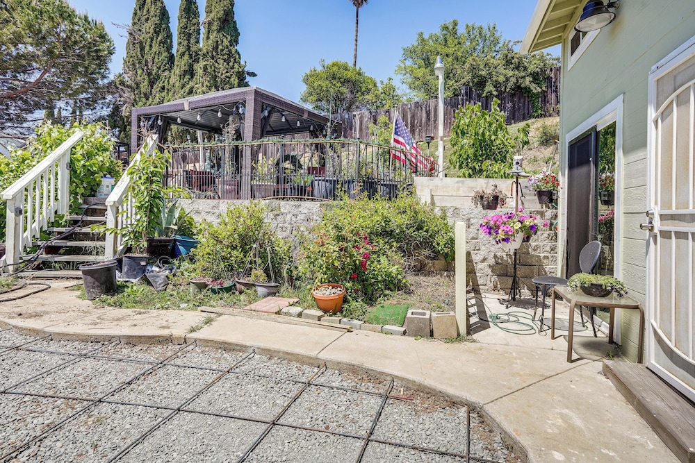 Lush Vallejo Cottage - 20 Mi To Napa Wineries - Vallejo, CA