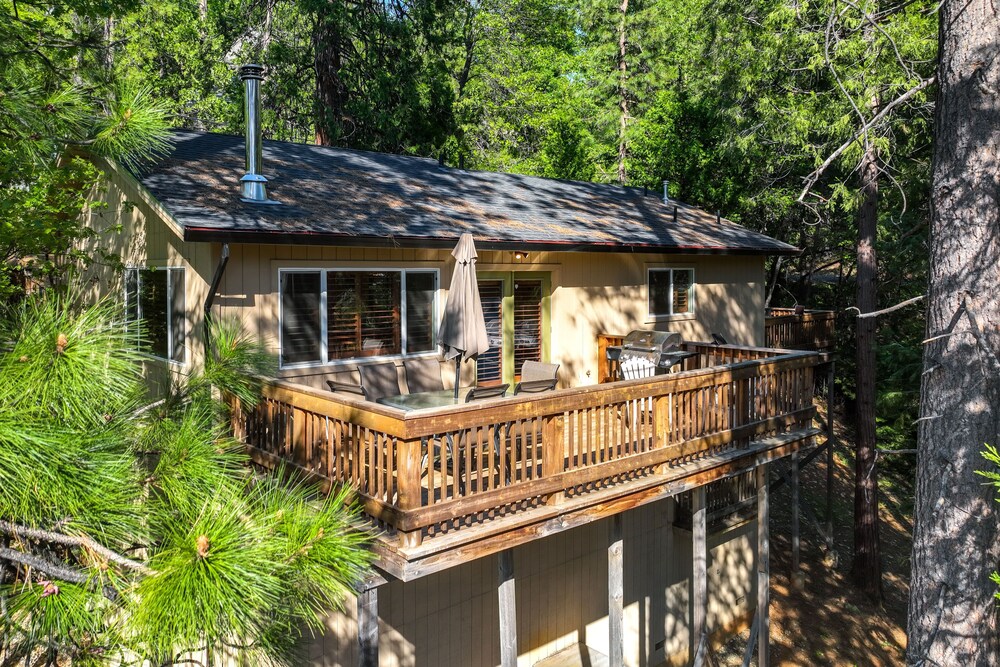 Cozy Mi-wuk Village Cabin W/ Deck! - Yosemite National Park, CA