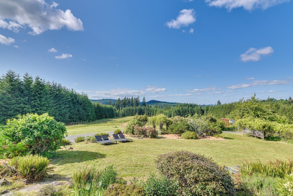 Rainier Home On 20 Acres W/ Blueberry Farm! - Kelso, WA