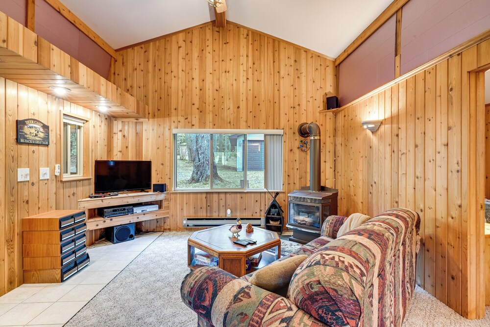 Harrison Cabin W/ Fire Pit & Elbow Lake Access! - Michigan