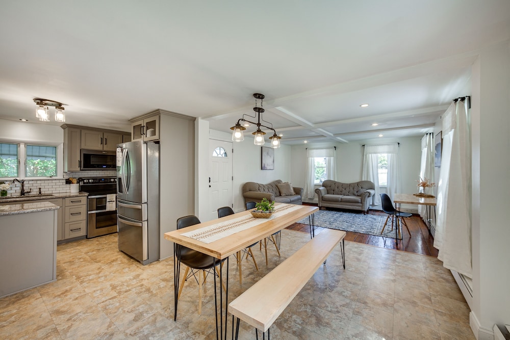 Fenced Backyard, Grill & Deck: Bernville Home! - Hamburg, PA
