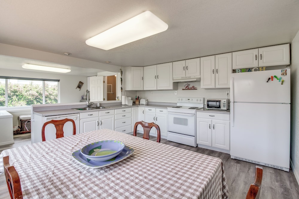 Winchester Bay Vacation Rental Near Dunes & Atv! - Umpqua Lighthouse State Park, Reedsport