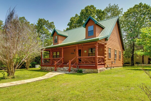 Secluded Oakland Cabin W/ Private Yard! - Gainesville, MO