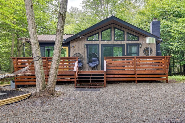 Deck, Fire Pit & Sauna: Big Bass Lake Getaway! - Pocono Mountains, PA