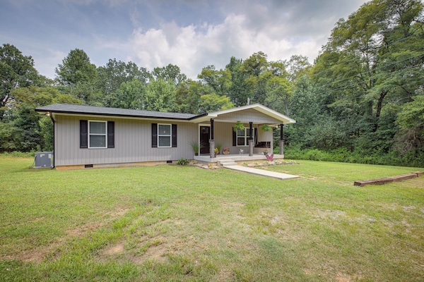 Serene Bryant Retreat W/ Private Hot Tub! - Jasper, TN