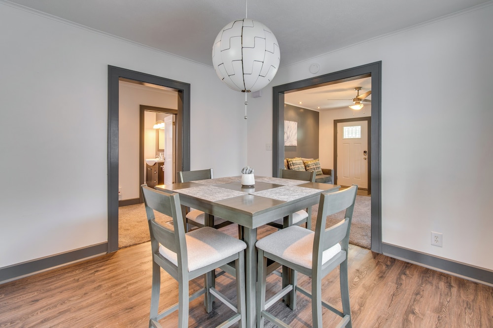 Charming Springfield Home: 2 Mi To Downtown - Springfield, IL