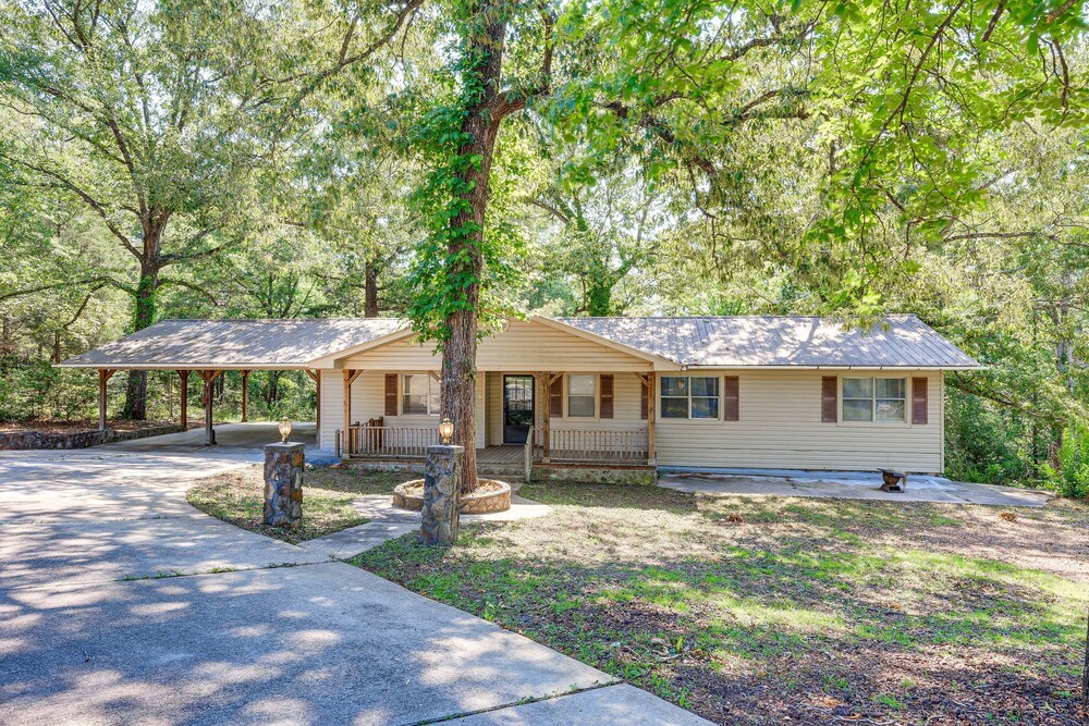 Peaceful Alabama Vacation Rental W/ Large Deck - Florida