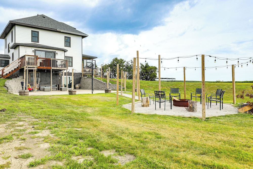 Family-friendly Seward Home W/ Sauna & Pool! - Nebraska