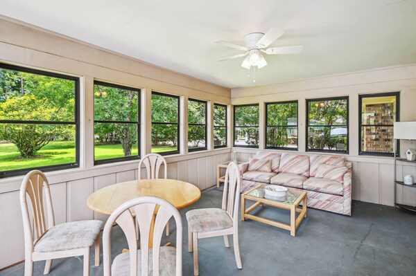 Sunroom + Patio: Myrtle Beach Escape Near Golfing! - Myrtle Beach