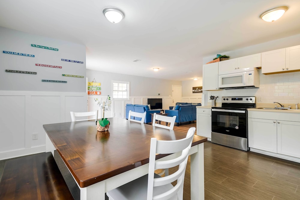 Walk To Atlantic Beach: Family Gem W/ Fenced Yard - North Myrtle Beach, SC