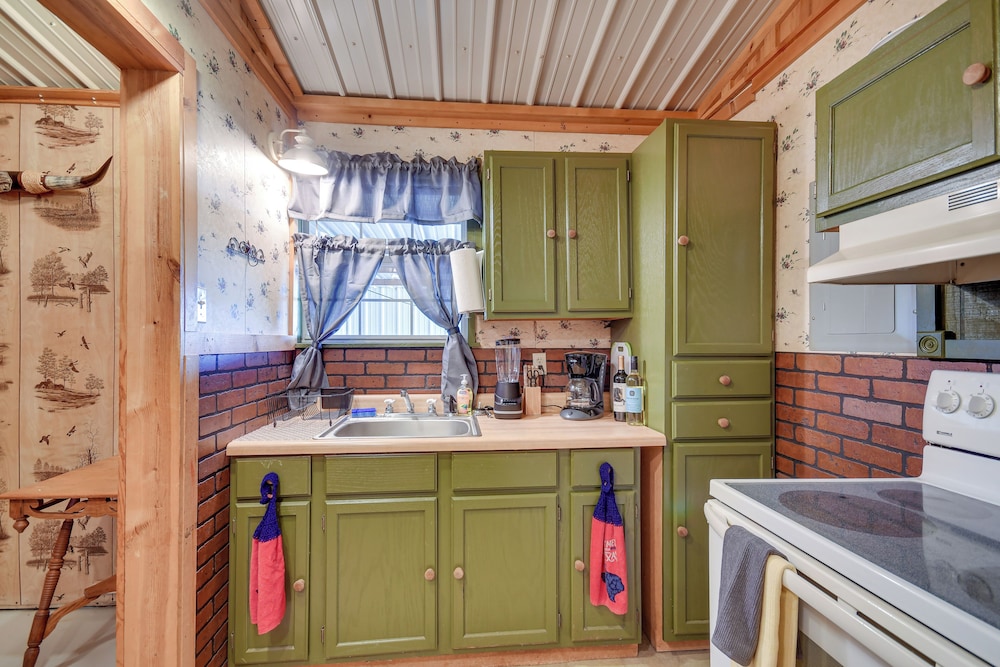 Stargaze, Hike & Kayak: Cabin Near Copper Breaks! - Copper Breaks State Park, Quanah