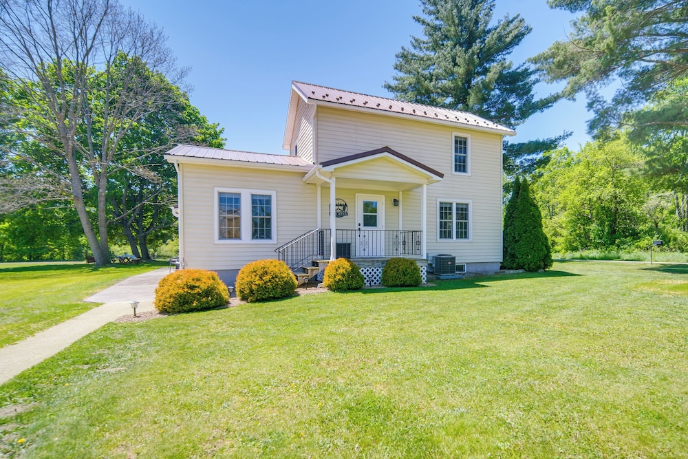 Pet-friendly Centerville Home W/ Fire Pit & Grill - Titusville, PA