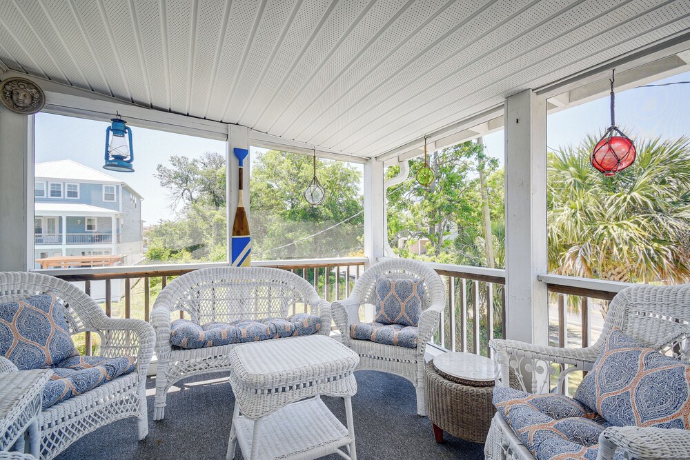 Walk To Water: Coastal-chic Home Near Myrtle Beach - North Myrtle Beach, SC