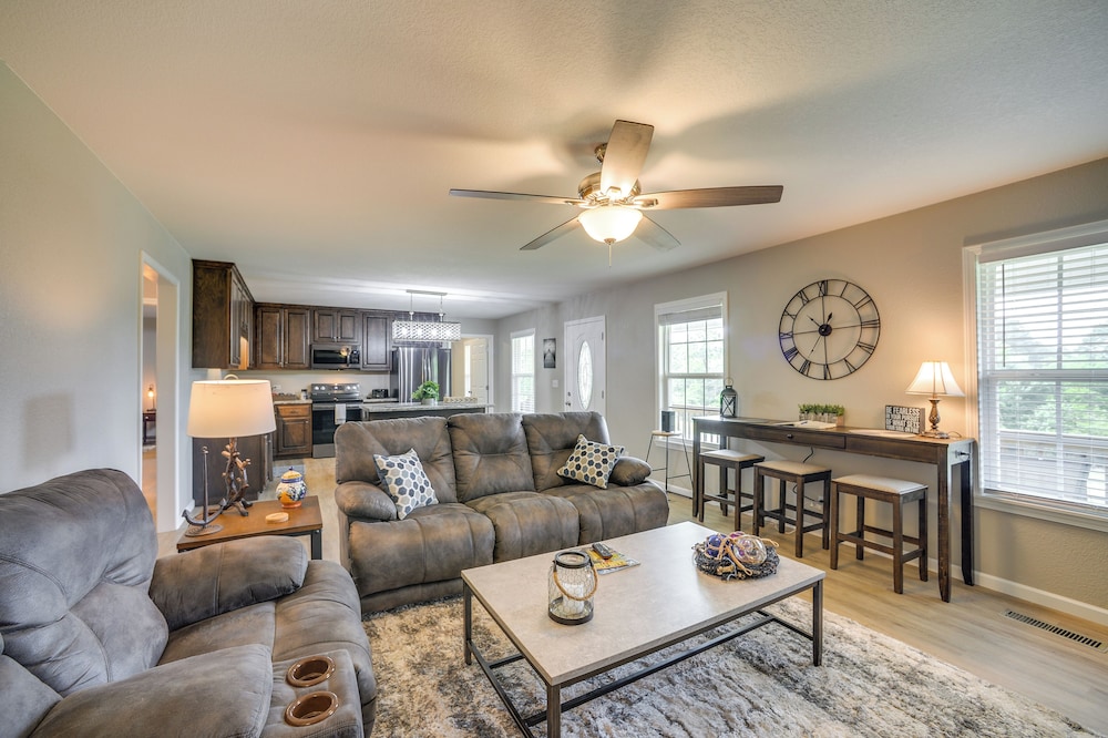 Lake Guntersville Vacation Rental W/ Fire Pit - Alabama