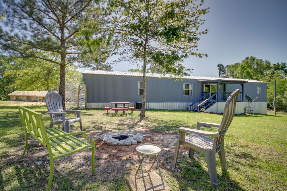 Fire Pit + Deck: Peaceful Silver Creek Retreat - Lake Jeff Davis, Prentiss