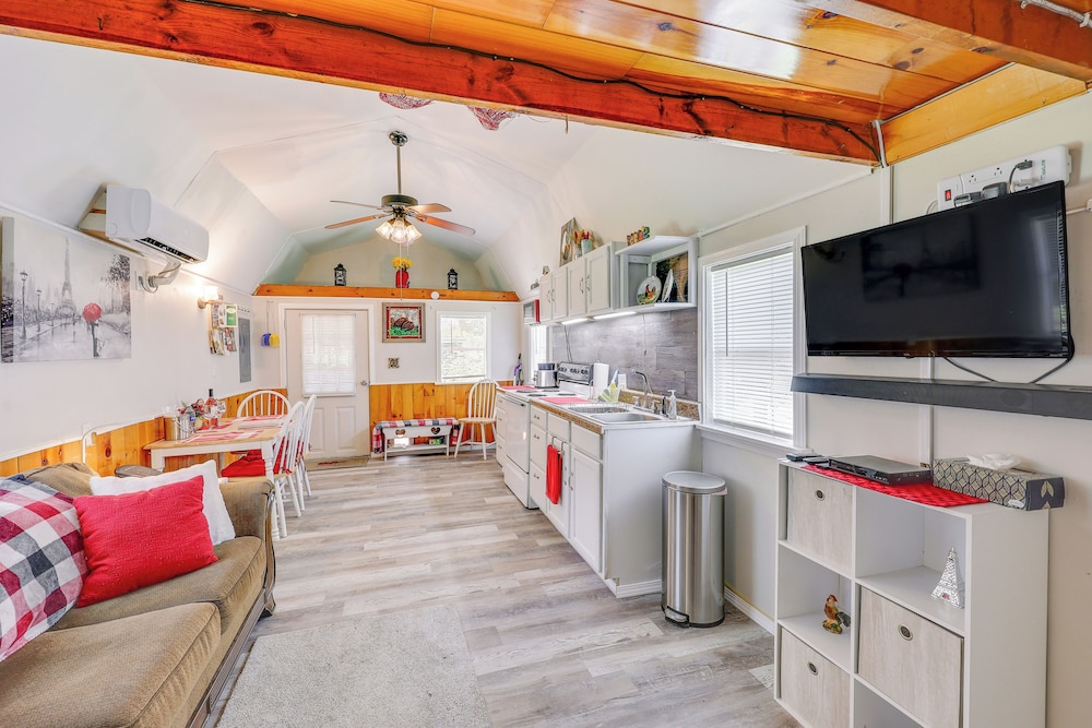 Paris Vacation Rental ~ 22 Mi To Mount Magazine! - Mount Magazine State Park, Paris