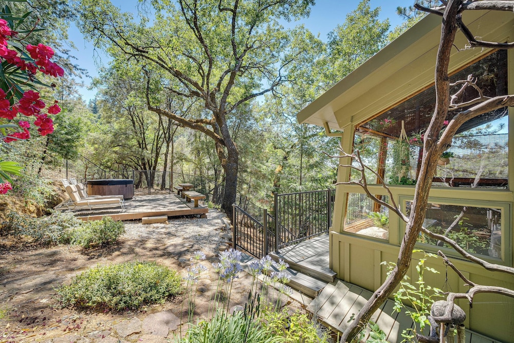 Meadow Vista Mountain Escape W/ River Views! - Lake of the Pines, CA