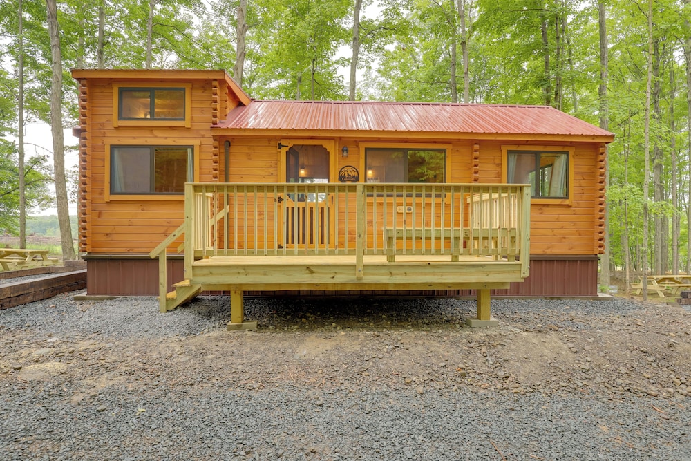 Scenic Deck & Grill: Middlebury Center Retreat! - Pennsylvania