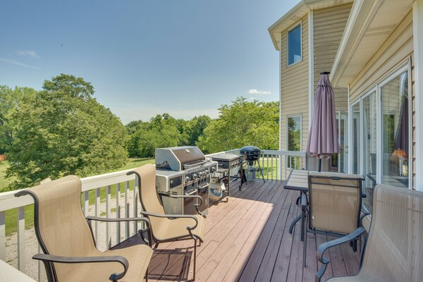 Country Living W/ Spacious Yard: Sibley Home! - Independence, MO