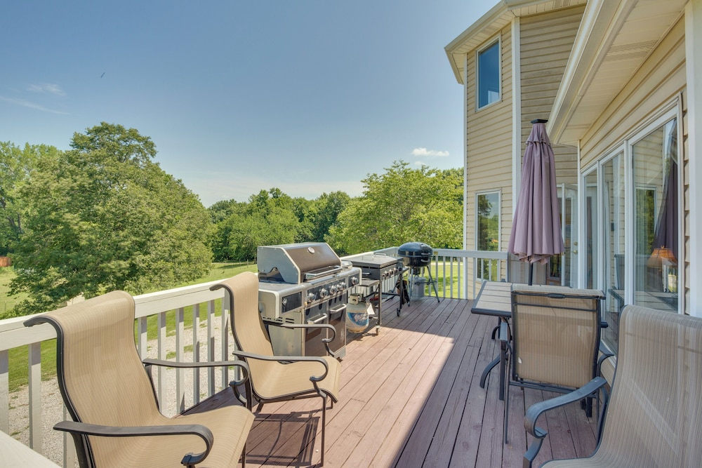 Country Living W/ Spacious Yard: Sibley Home! - Independence, MO