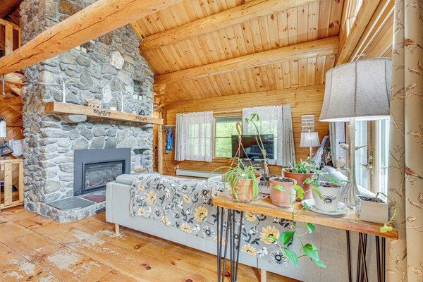 Alexandria Cabin W/ Patio, Grill & Deck - Grafton, NH