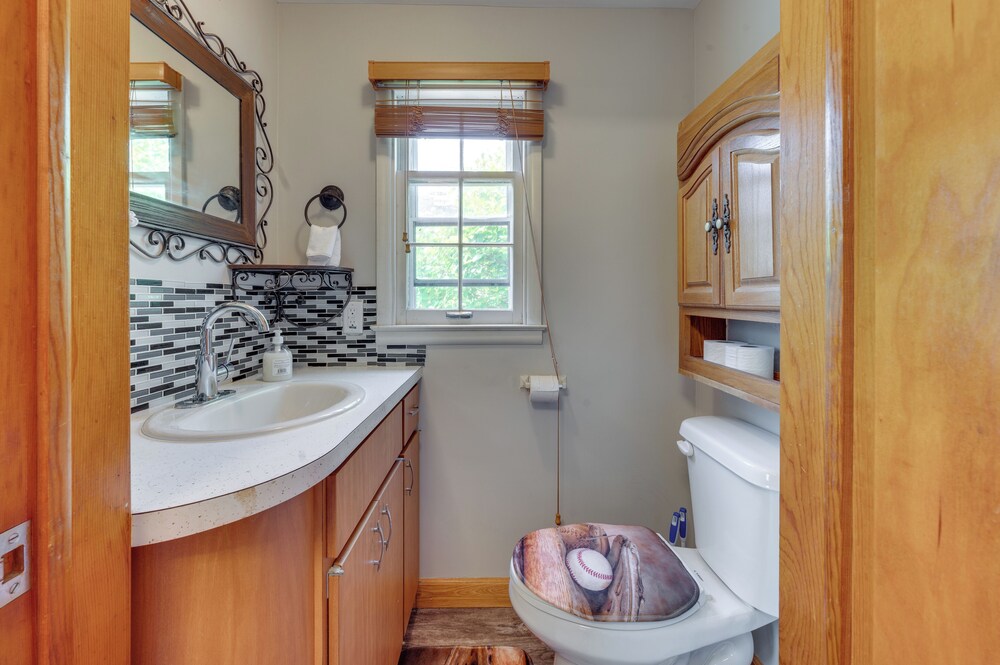 Cozy Iowa Getaway W/ Patio & Fenced-in Yard! - Iowa