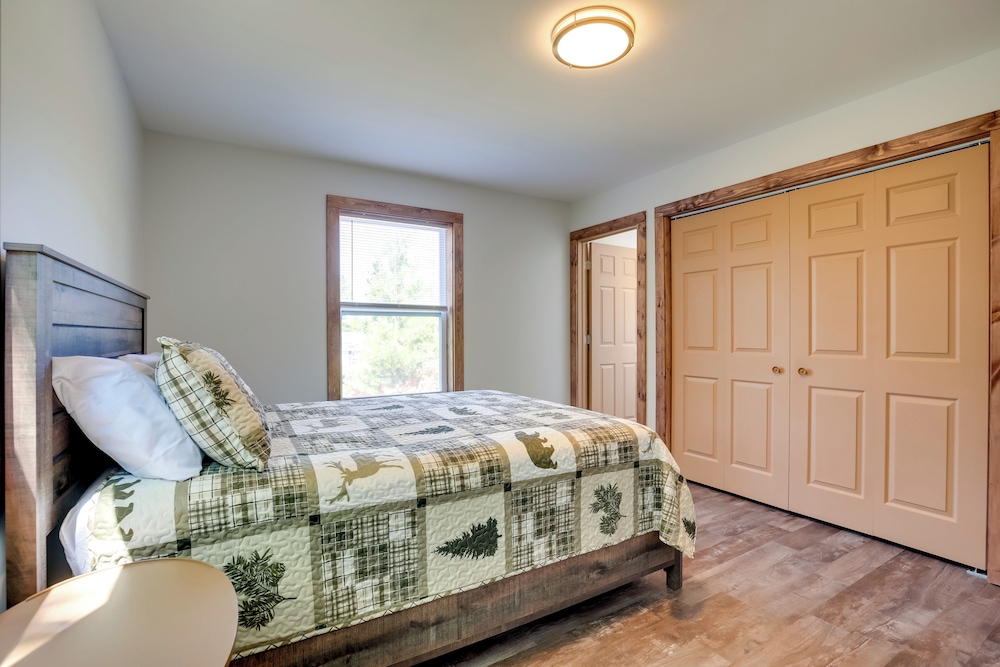 Wooded Hancock Home Near Ski & Snowmobile Trails! - Houghton, MI