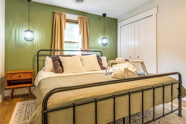 7 Mi To Mounds State Park: Indiana Home W/ Porch! - Summit Lake State Park, New Castle