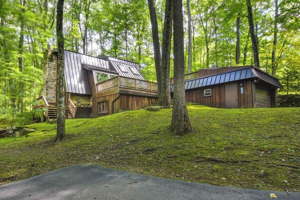 Resort Amenities: Family-friendly Dubois Cabin - Falls Creek, PA